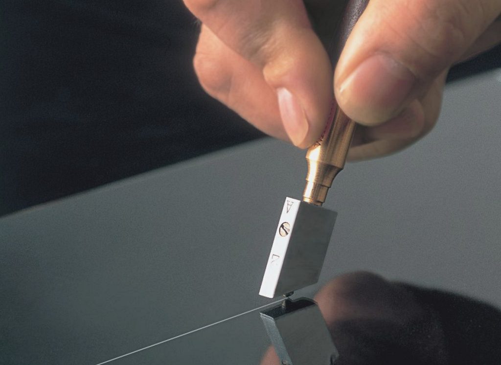 Scribe and Breaking Processing - MITSUBOSHI DIAMOND INDUSTRIAL CO., LTD.